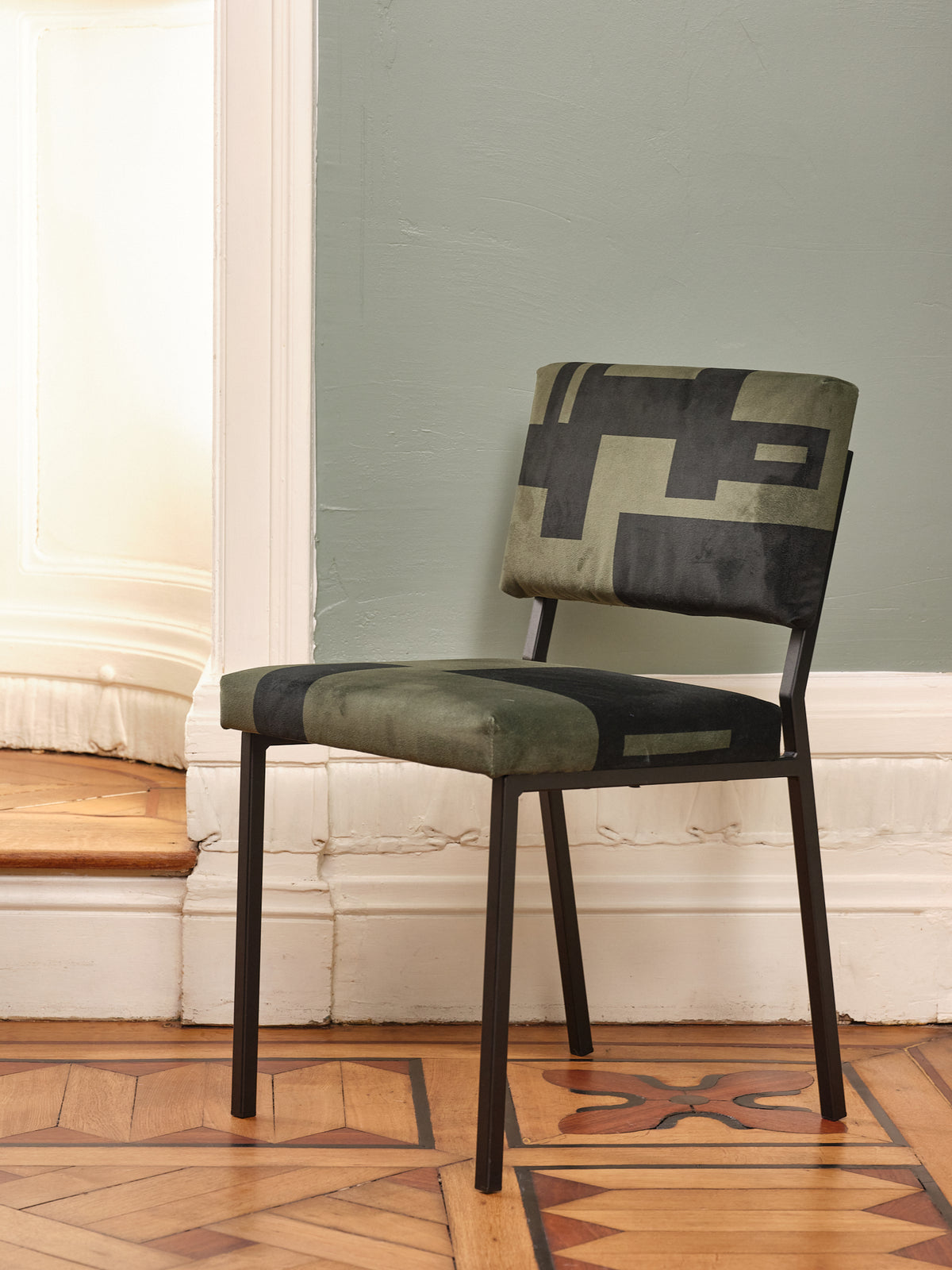 Chaise 017 Barbican — OBJECTION